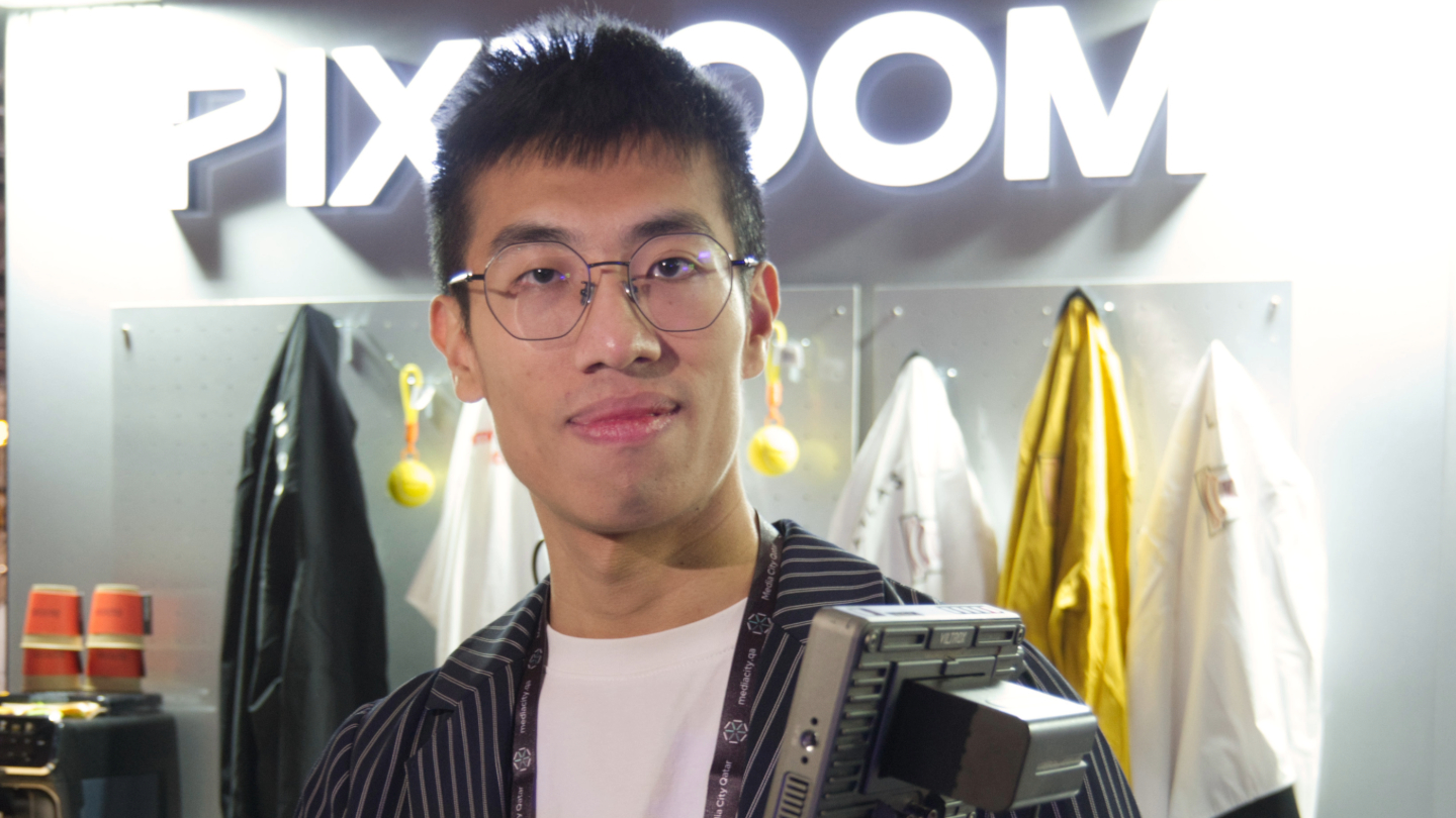 Miss circle porn comics the moment I walked in, she met me